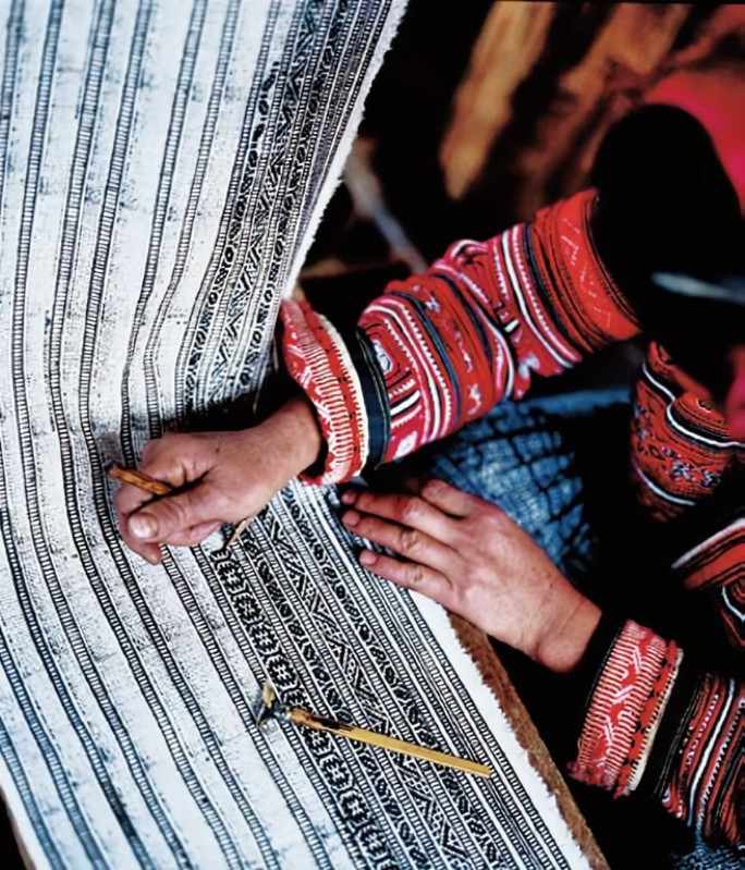 Introduction of Traditional Chinese wax printing - Zhenning Aiiwook Art ...